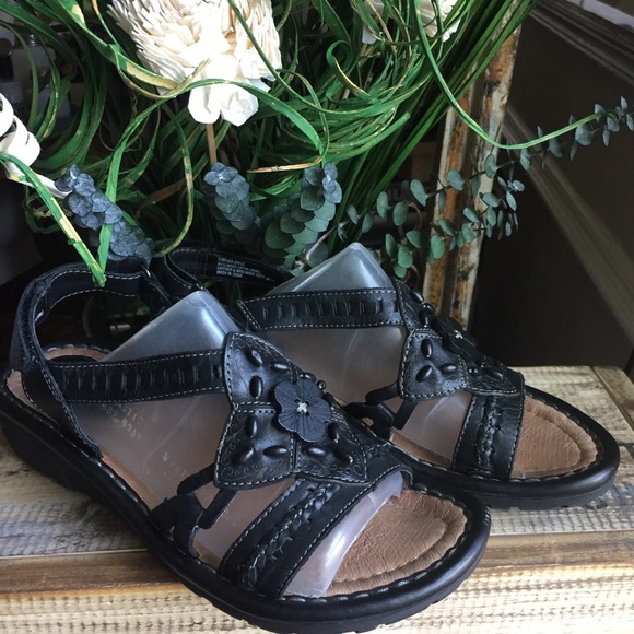 Earth | Shoes | Earth Black Leather Downeaster Sandals 75 | Poshmark